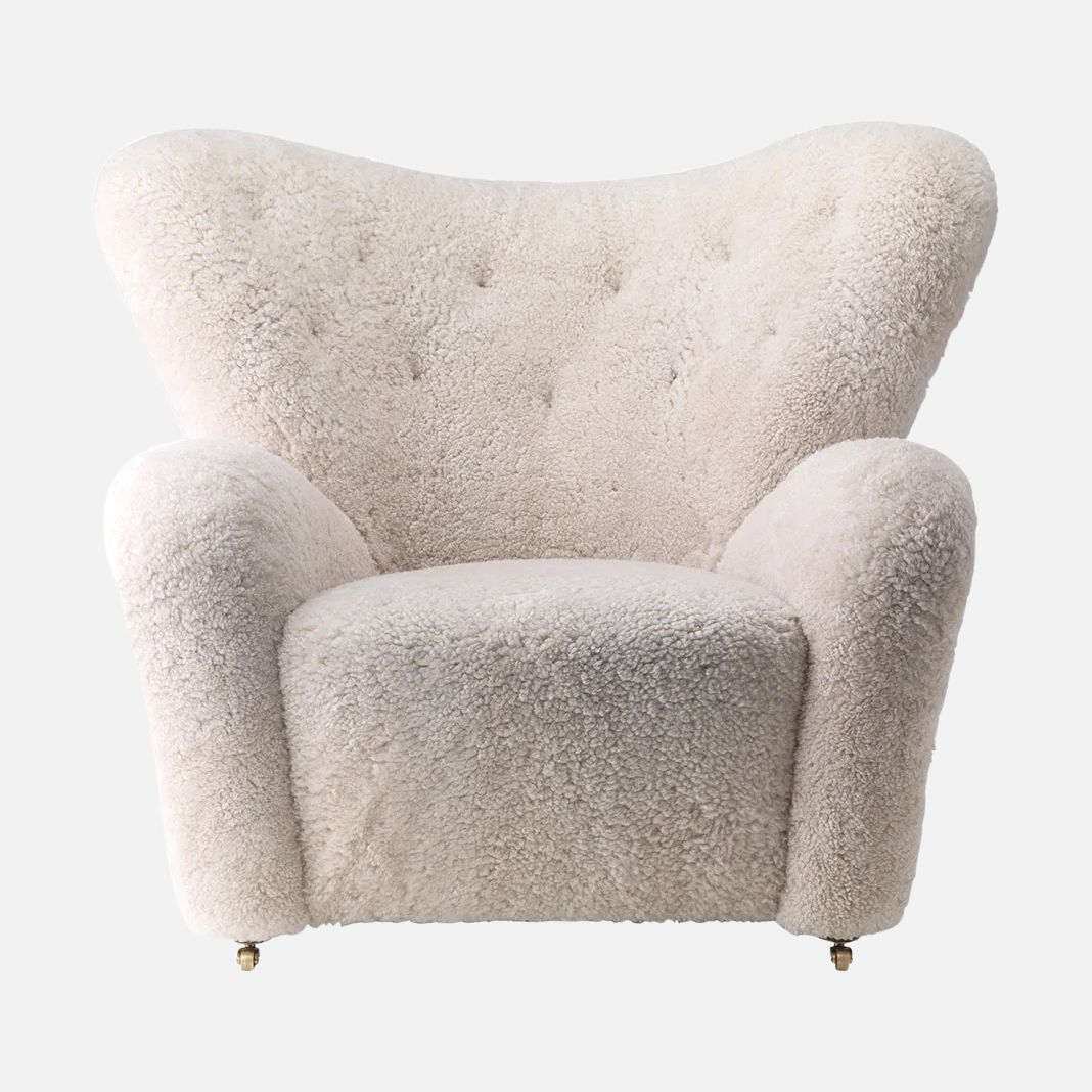 The Expert - Tired Man Lounge Chair - Dark Stained Oak, Moonlight Sheepskin